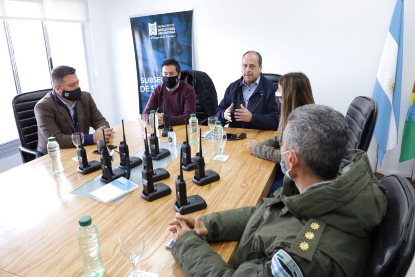 Entrega de equipos de comunicación para Fuerzas Federales - El Diario ...