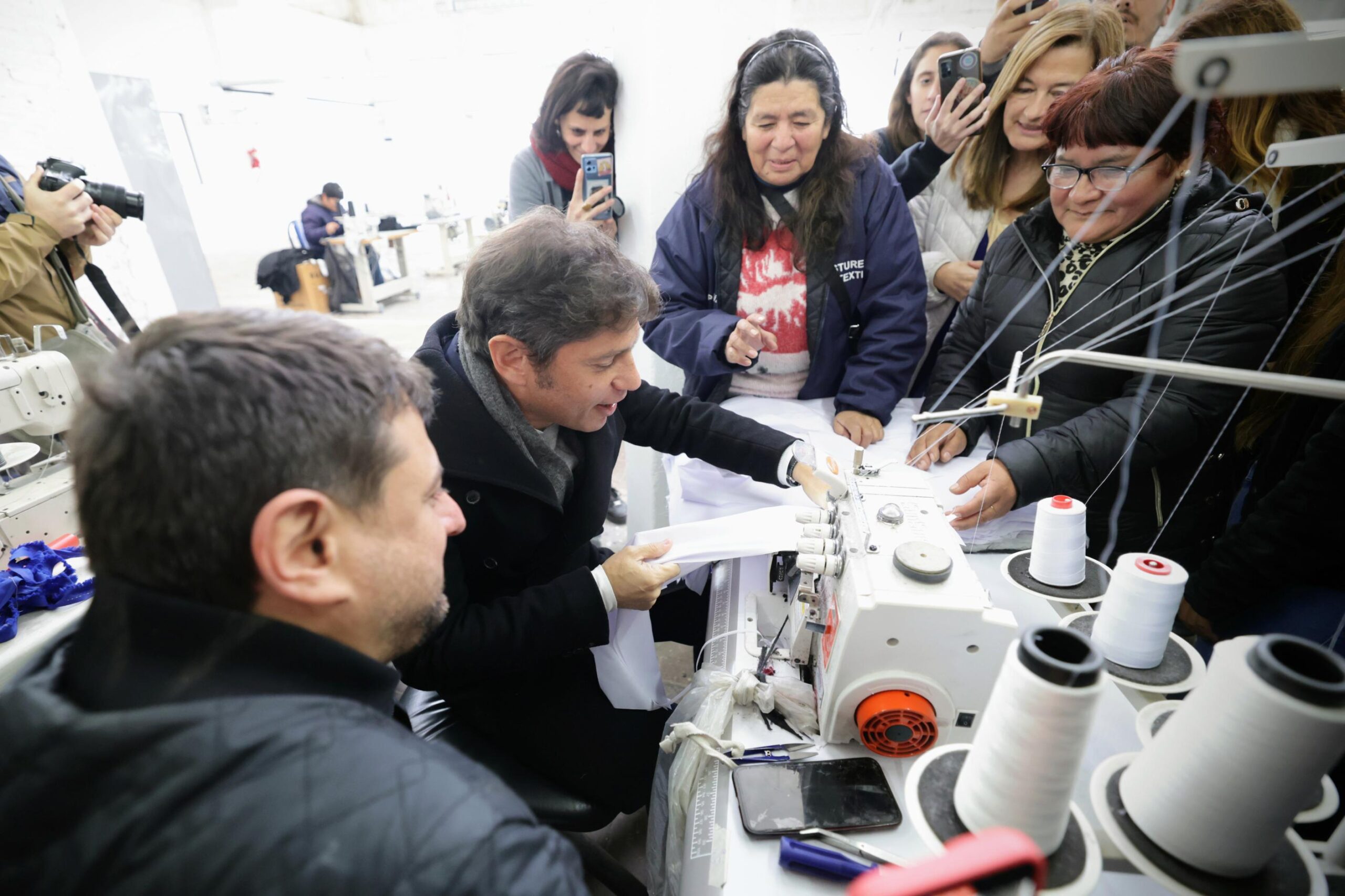 Kicillof y Grabois recorrió las instalaciones de la cooperativa ...