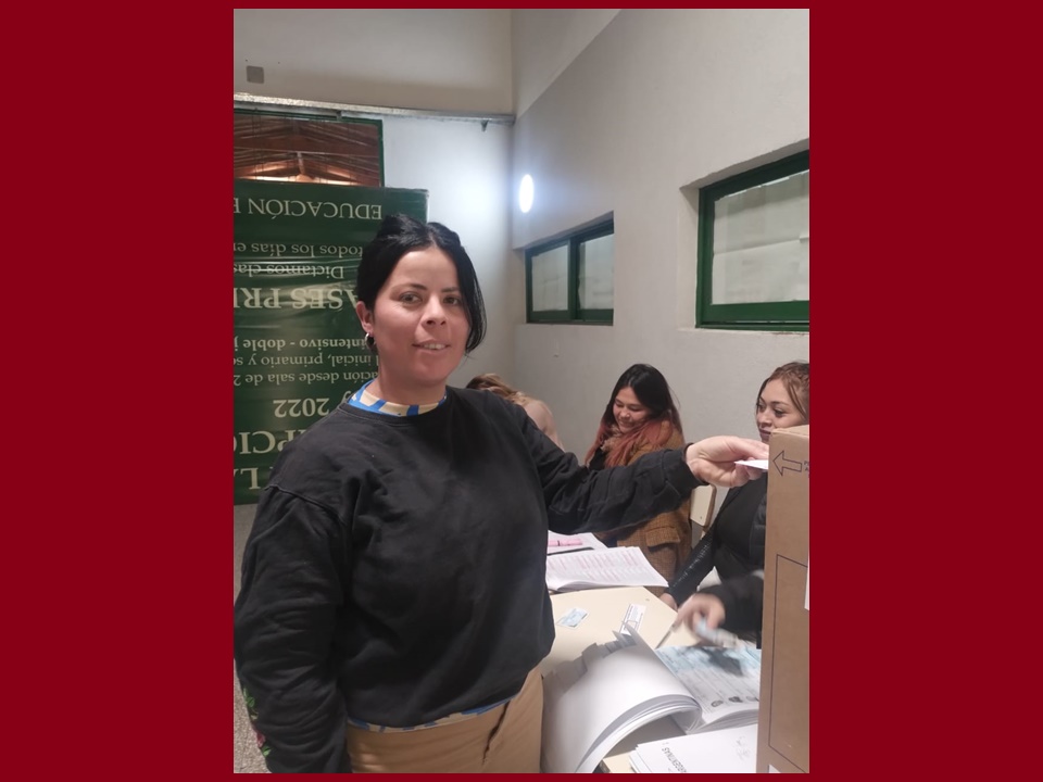 Suárez votó en el colegio San Pablo - El Diario de Malvinas