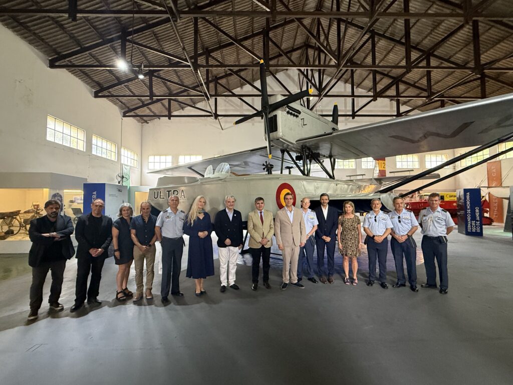 A 100 años del vuelo del Plus Ultra, se realizó un encuentro ...